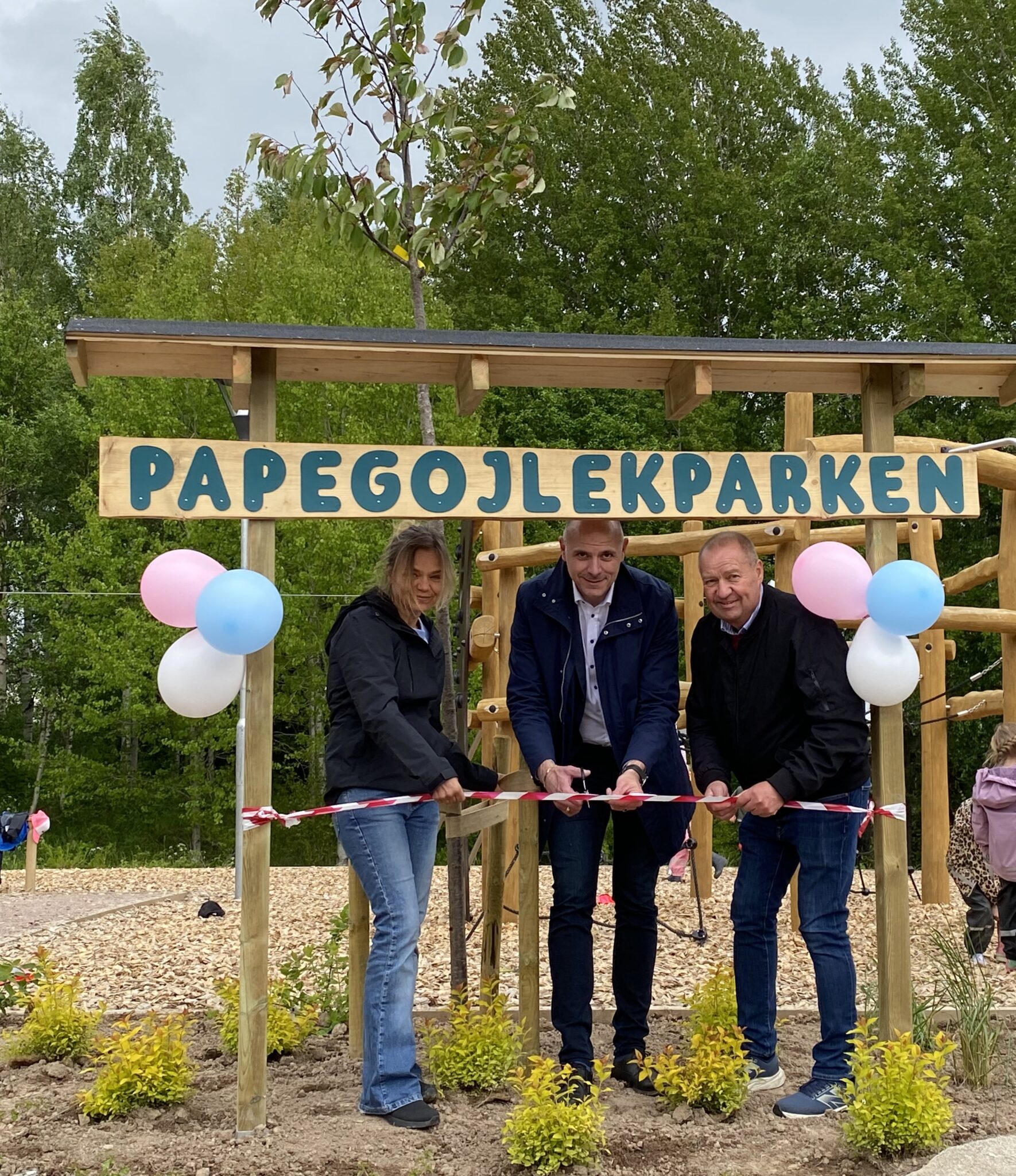 Invigning av nya Papegojlekparken i Högsveden – festlig dag med ...